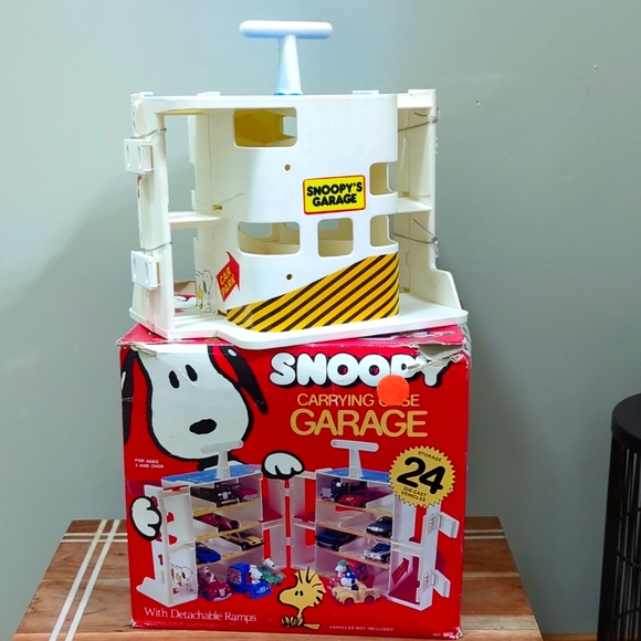 Peanuts | Toys | Vintage Snoopy Carrying Case Grage | Poshmark
